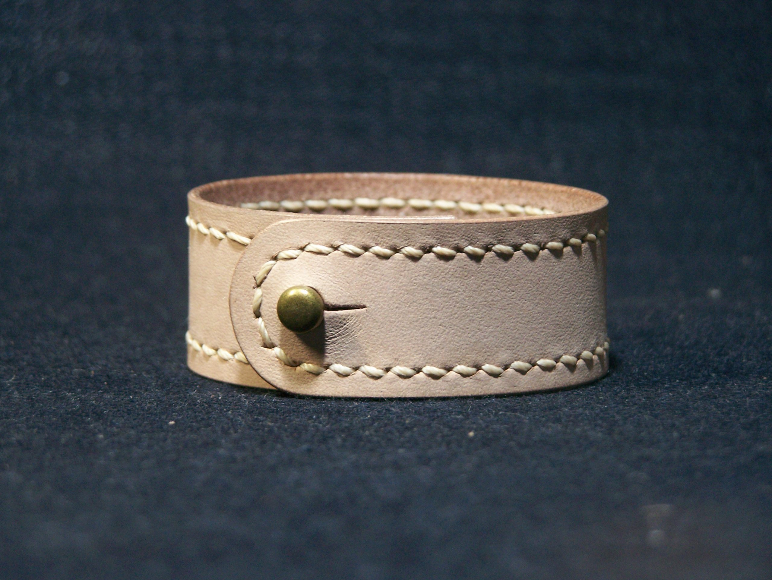 Gelang Kulit Simple II Jahit Tangan Handmade. – Keizo Leather